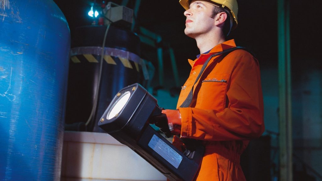 Rechargeable Searchlight - Flameskill